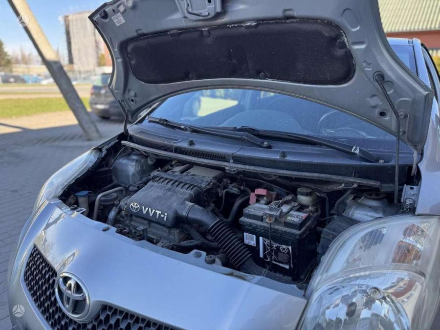 Pelēks Toyota Yaris 2006 Klaipėda, ar dzinēja tilpumu 1.30 L un nobraukumu 173 tūkst. km par 3100 €, foto 19 vietnē AUTOMOTO.COM.LV