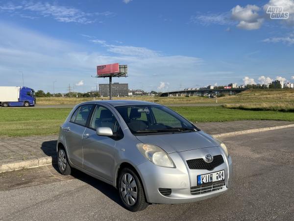 Grey Toyota Yaris 2006 in Kaunas, with an engine capacity of 1.40 L and mileage of 352 thousand km for 1600 €, photo 1 on AUTOMOTO.COM.LV