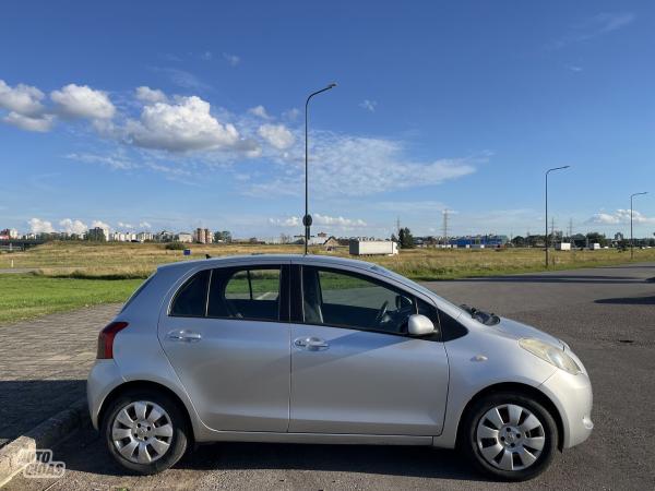 Grey Toyota Yaris 2006 in Kaunas, with an engine capacity of 1.40 L and mileage of 352 thousand km for 1600 €, photo 3 on AUTOMOTO.COM.LV