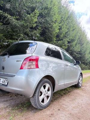 Pelēks Toyota Yaris 2006 Viļņa, ar dzinēja tilpumu 1.36 L un nobraukumu 284 tūkst. km par 1690 €, foto 3 vietnē AUTOMOTO.COM.LV