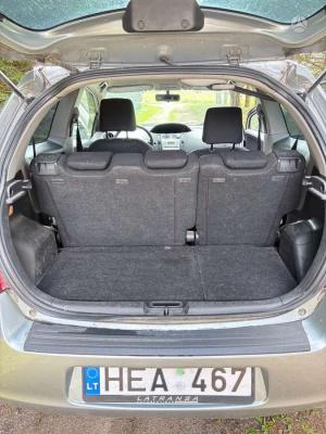 Pelēks Toyota Yaris 2006 Viļņa, ar dzinēja tilpumu 1.36 L un nobraukumu 284 tūkst. km par 1690 €, foto 7 vietnē AUTOMOTO.COM.LV
