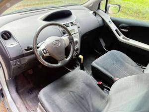 Pelēks Toyota Yaris 2006 Viļņa, ar dzinēja tilpumu 1.36 L un nobraukumu 284 tūkst. km par 1690 €, foto 9 vietnē AUTOMOTO.COM.LV