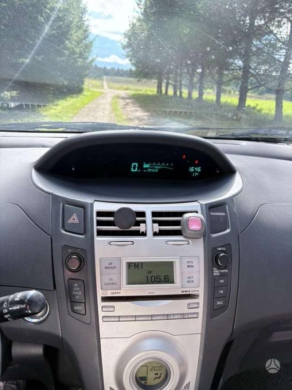 Pelēks Toyota Yaris 2006 Viļņa, ar dzinēja tilpumu 1.36 L un nobraukumu 284 tūkst. km par 1690 €, foto 10 vietnē AUTOMOTO.COM.LV