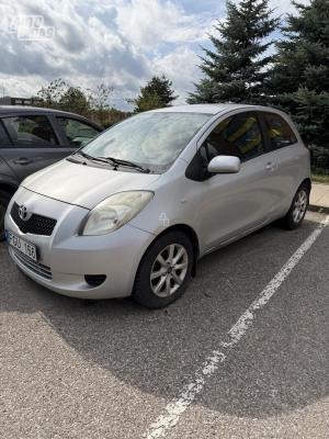 Toyota Yaris 2006 in Vilnius on AUTOMOTO.COM.LV Grey Toyota Yaris 2006 in Vilnius, with an engine capacity of 1.30 L and mileage of 184 thousand km for 549 €, photo 1 on AUTOMOTO.COM.LV