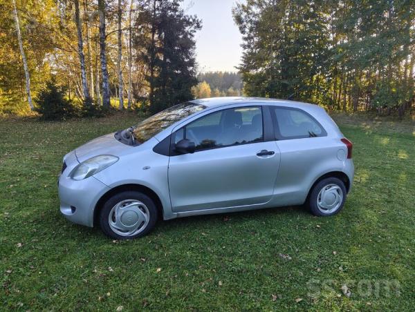 Grey Toyota Yaris 2006 in Ventspils, with an engine capacity of 1.30 L and mileage of 377 thousand km for 980 €, photo 4 on AUTOMOTO.COM.LV