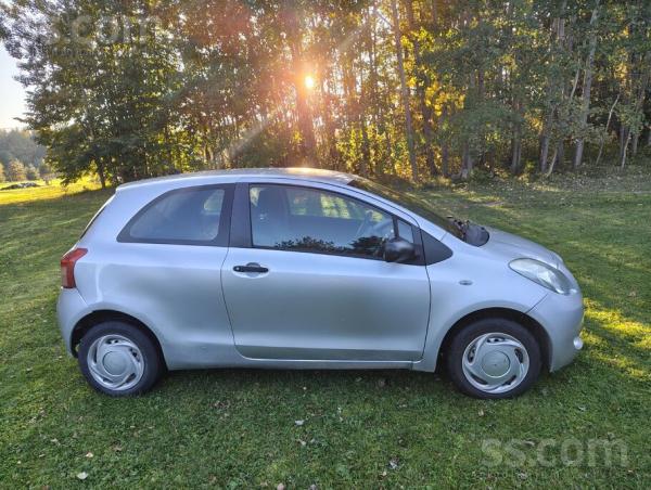 Grey Toyota Yaris 2006 in Ventspils, with an engine capacity of 1.30 L and mileage of 377 thousand km for 980 €, photo 5 on AUTOMOTO.COM.LV