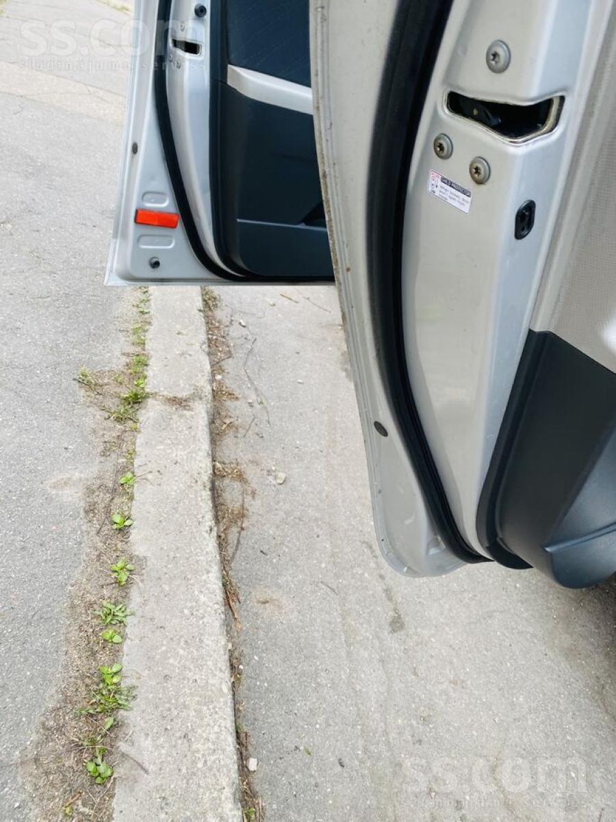 Grey Toyota Yaris 2007 in Aizkraukle, with an engine capacity of 1.40 L and mileage of 235 thousand km for 1560 €, photo 10 on AUTOMOTO.COM.LV