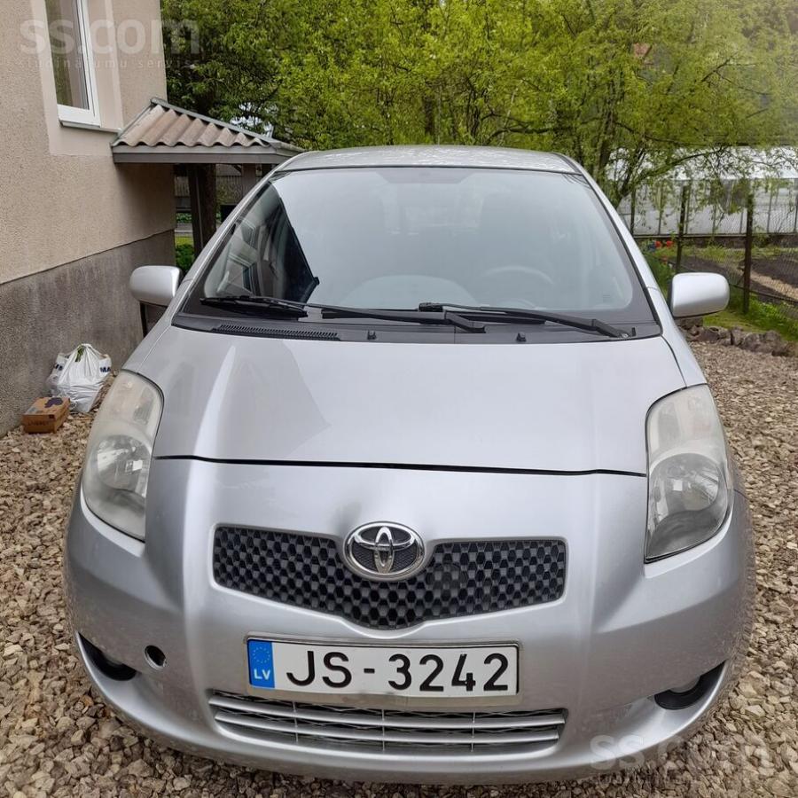 Grey Toyota Yaris 2007 in Riga, with an engine capacity of 1.40 L and mileage of 194 thousand km for 4100 €, photo 2 on AUTOMOTO.COM.LV
