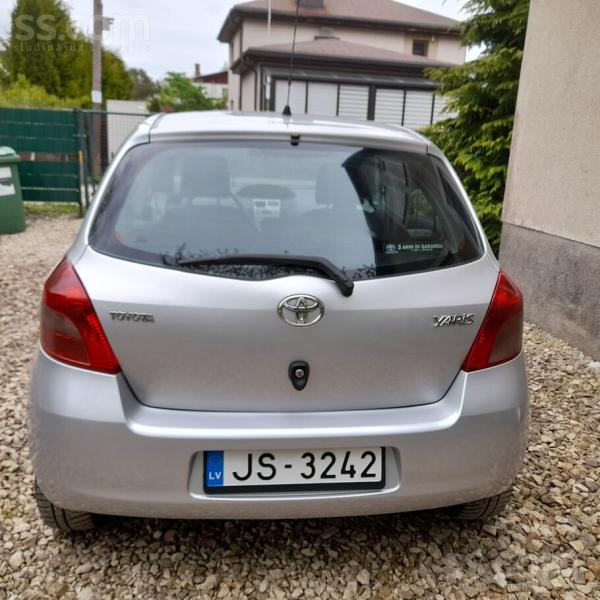 Grey Toyota Yaris 2007 in Riga, with an engine capacity of 1.40 L and mileage of 194 thousand km for 4100 €, photo 3 on AUTOMOTO.COM.LV
