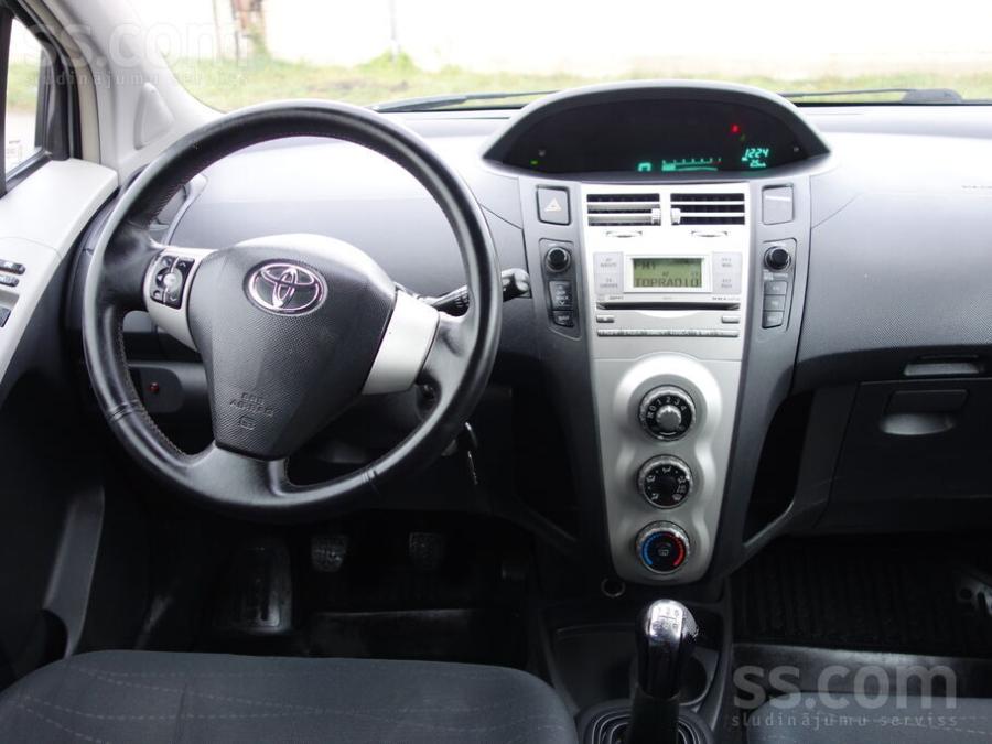 Pelēks Toyota Yaris 2007 Rīga, ar dzinēja tilpumu 1.40 L un nobraukumu 0 tūkst. km par 2150 €, foto 8 vietnē AUTOMOTO.COM.LV