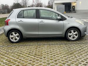 Pelēks Toyota Yaris 2007 Kauņa, ar dzinēja tilpumu 1.36 L un nobraukumu 280 tūkst. km par 1300 €, foto 4 vietnē AUTOMOTO.COM.LV