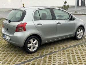 Pelēks Toyota Yaris 2007 Kauņa, ar dzinēja tilpumu 1.36 L un nobraukumu 280 tūkst. km par 1300 €, foto 5 vietnē AUTOMOTO.COM.LV