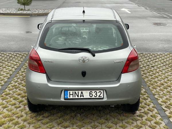 Pelēks Toyota Yaris 2007 Kauņa, ar dzinēja tilpumu 1.36 L un nobraukumu 280 tūkst. km par 1300 €, foto 6 vietnē AUTOMOTO.COM.LV