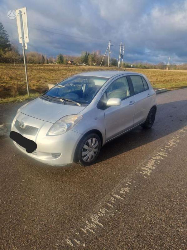 Pelēks Toyota Yaris 2007 Viļņa, ar dzinēja tilpumu 1.40 L un nobraukumu 222 tūkst. km par 1790 €, foto 1 vietnē AUTOMOTO.COM.LV