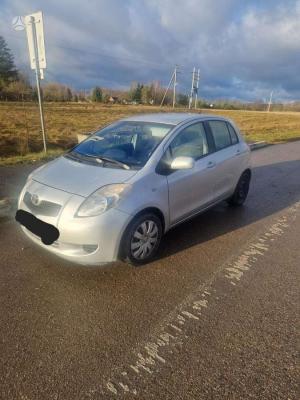 Pelēks Toyota Yaris 2007 Viļņa, ar dzinēja tilpumu 1.40 L un nobraukumu 222 tūkst. km par 1790 €, foto  vietnē AUTOMOTO.COM.LV