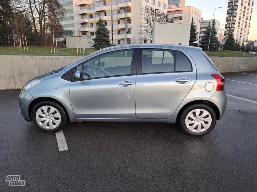 Grey Toyota Yaris 2007 in Vilnius, with an engine capacity of 1.00 L and mileage of 80 thousand km for 2450 €, photo 3 on AUTOMOTO.COM.LV