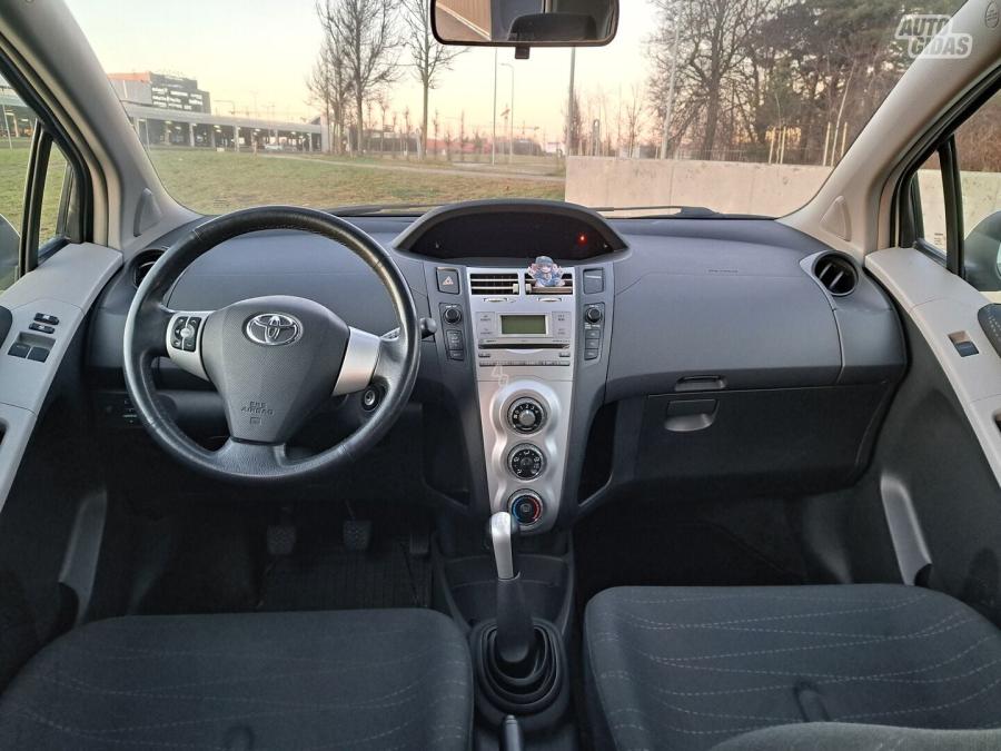 Grey Toyota Yaris 2007 in Vilnius, with an engine capacity of 1.00 L and mileage of 80 thousand km for 2450 €, photo 14 on AUTOMOTO.COM.LV