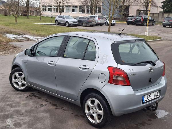 Pelēks Toyota Yaris 2007 Šilutė, ar dzinēja tilpumu 1.40 L un nobraukumu 250 tūkst. km par 2500 €, foto 6 vietnē AUTOMOTO.COM.LV