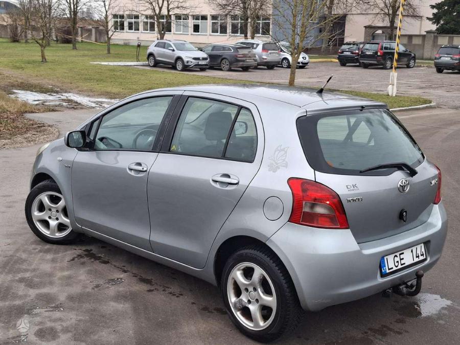 Grey Toyota Yaris 2007 in Silute, with an engine capacity of 1.40 L and mileage of 250 thousand km for 2500 €, photo 6 on AUTOMOTO.COM.LV