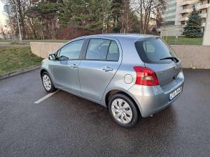 Grey Toyota Yaris 2007 in Vilnius, with an engine capacity of 1.00 L and mileage of 80 thousand km for 2400 €, photo 5 on AUTOMOTO.COM.LV