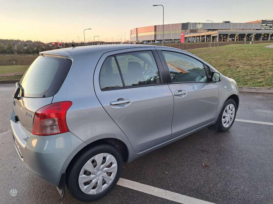 Grey Toyota Yaris 2007 in Vilnius, with an engine capacity of 1.00 L and mileage of 80 thousand km for 2400 €, photo 10 on AUTOMOTO.COM.LV