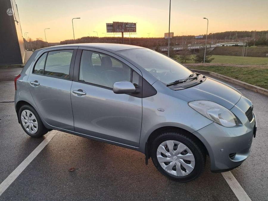 Grey Toyota Yaris 2007 in Vilnius, with an engine capacity of 1.00 L and mileage of 80 thousand km for 2400 €, photo 12 on AUTOMOTO.COM.LV
