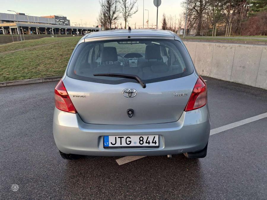 Grey Toyota Yaris 2007 in Vilnius, with an engine capacity of 1.00 L and mileage of 80 thousand km for 2400 €, photo 14 on AUTOMOTO.COM.LV