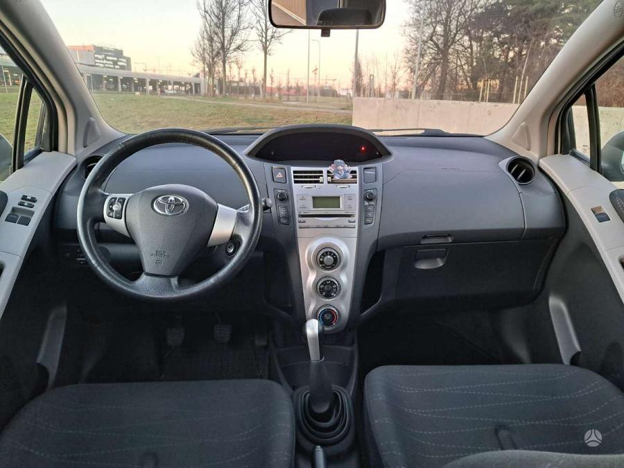 Grey Toyota Yaris 2007 in Vilnius, with an engine capacity of 1.00 L and mileage of 80 thousand km for 2400 €, photo 15 on AUTOMOTO.COM.LV