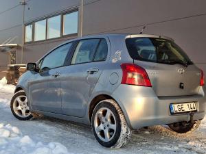 Grey Toyota Yaris 2007 in Silute, with an engine capacity of 1.40 L and mileage of 260 thousand km for 2500 €, photo 3 on AUTOMOTO.COM.LV