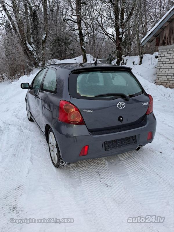 Pelēks Toyota Yaris 2007 Tallina, ar dzinēja tilpumu 1.80 L un nobraukumu 192 tūkst. km par 2500 €, foto 2 vietnē AUTOMOTO.COM.LV