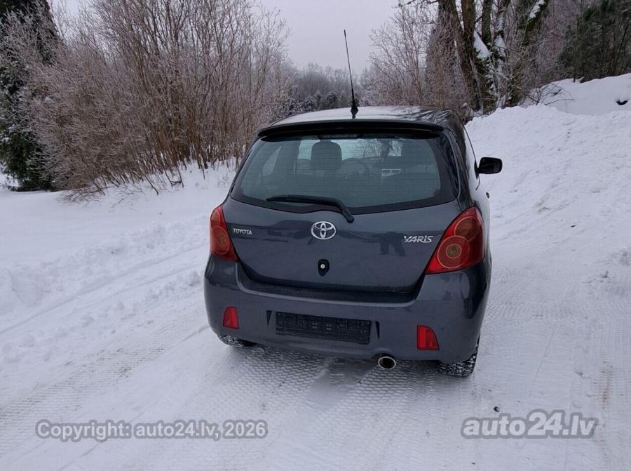 Pelēks Toyota Yaris 2007 Tallina, ar dzinēja tilpumu 1.80 L un nobraukumu 192 tūkst. km par 2500 €, foto 3 vietnē AUTOMOTO.COM.LV