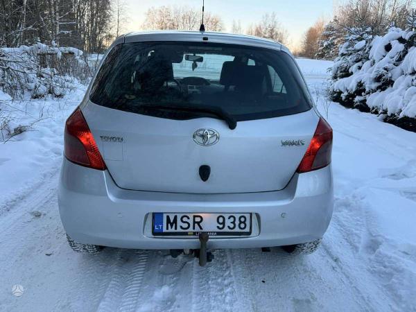 Pelēks Toyota Yaris 2007 Viļņa, ar dzinēja tilpumu 1.36 L un nobraukumu 190 tūkst. km par 2450 €, foto 10 vietnē AUTOMOTO.COM.LV