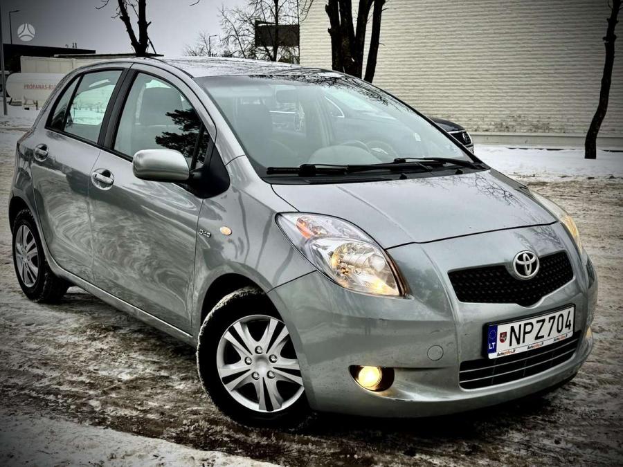 Pelēks Toyota Yaris 2007 Alīta, ar dzinēja tilpumu 1.40 L un nobraukumu 245 tūkst. km par 3599 €, foto 2 vietnē AUTOMOTO.COM.LV
