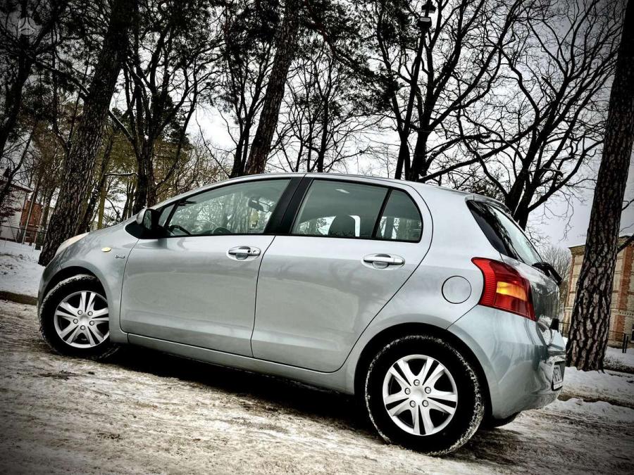 Pelēks Toyota Yaris 2007 Alīta, ar dzinēja tilpumu 1.40 L un nobraukumu 245 tūkst. km par 3599 €, foto 20 vietnē AUTOMOTO.COM.LV