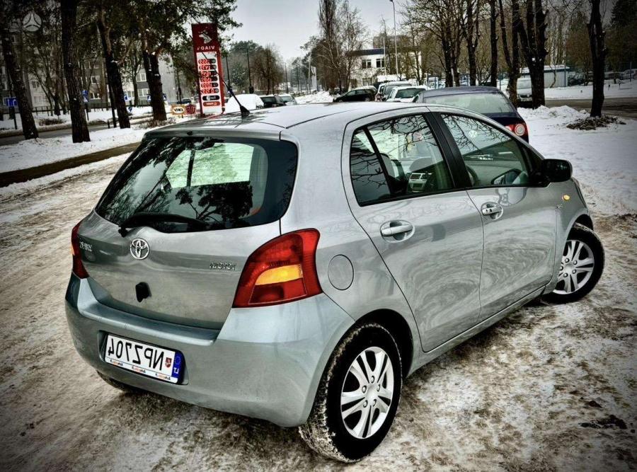 Pelēks Toyota Yaris 2007 Alīta, ar dzinēja tilpumu 1.40 L un nobraukumu 245 tūkst. km par 3599 €, foto 21 vietnē AUTOMOTO.COM.LV