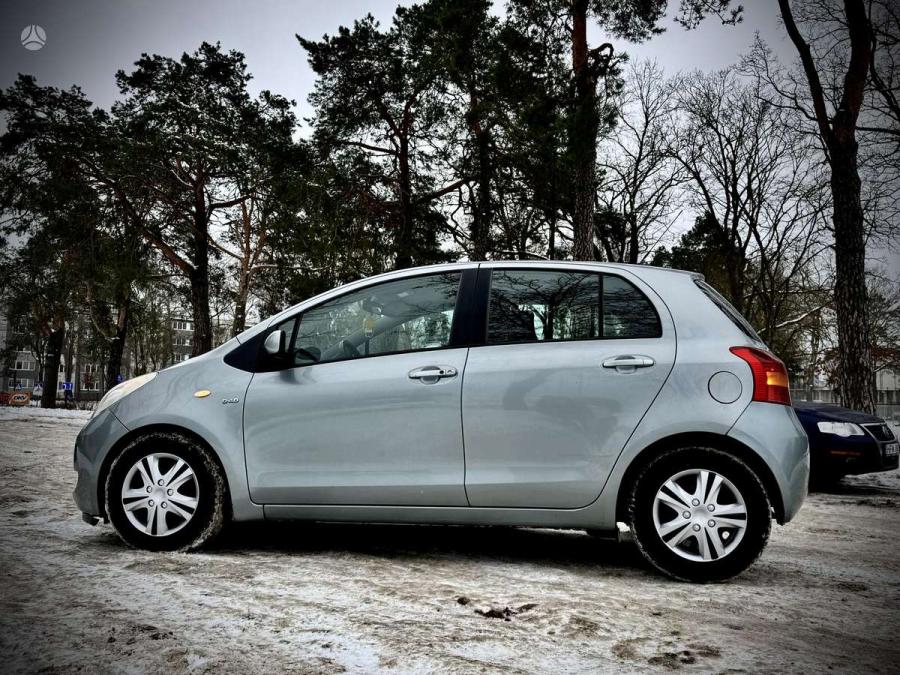 Pelēks Toyota Yaris 2007 Alīta, ar dzinēja tilpumu 1.40 L un nobraukumu 245 tūkst. km par 3599 €, foto 29 vietnē AUTOMOTO.COM.LV