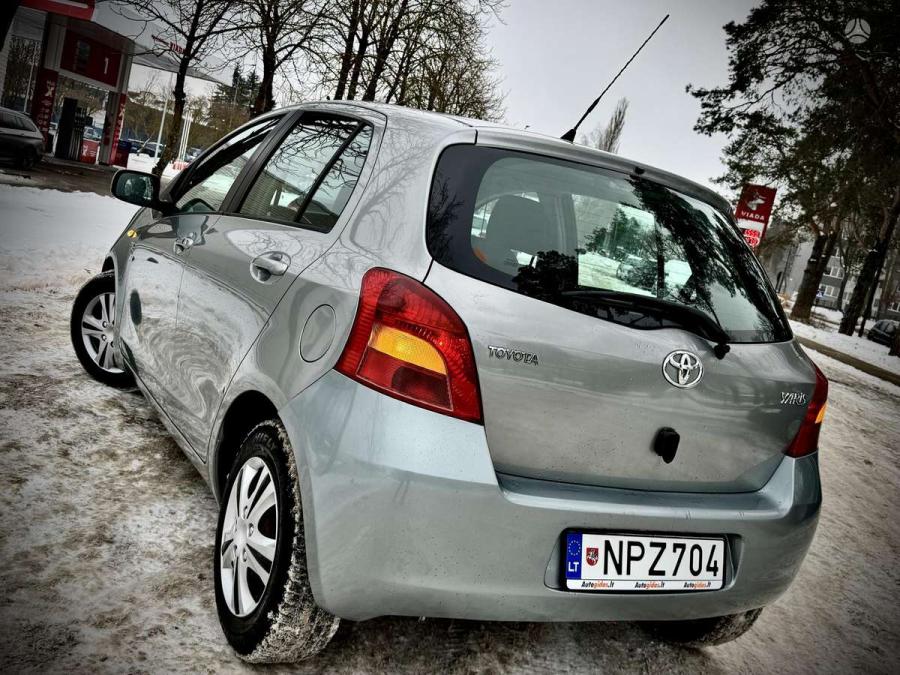 Pelēks Toyota Yaris 2007 Alīta, ar dzinēja tilpumu 1.40 L un nobraukumu 245 tūkst. km par 3599 €, foto 37 vietnē AUTOMOTO.COM.LV