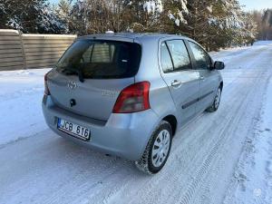 Pelēks Toyota Yaris 2007 Viļņa, ar dzinēja tilpumu 1.30 L un nobraukumu 210 tūkst. km par 1900 €, foto 2 vietnē AUTOMOTO.COM.LV
