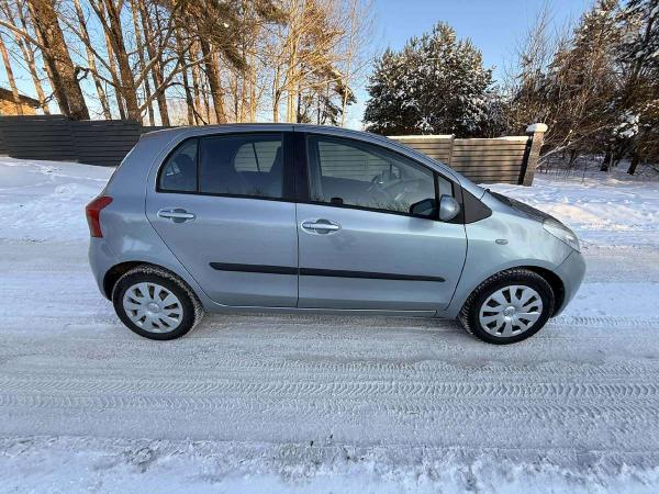 Grey Toyota Yaris 2007 in Vilnius, with an engine capacity of 1.30 L and mileage of 210 thousand km for 1900 €, photo 3 on AUTOMOTO.COM.LV