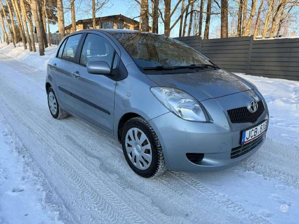 Grey Toyota Yaris 2007 in Vilnius, with an engine capacity of 1.30 L and mileage of 210 thousand km for 1900 €, photo 4 on AUTOMOTO.COM.LV