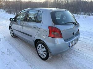 Pelēks Toyota Yaris 2007 Viļņa, ar dzinēja tilpumu 1.30 L un nobraukumu 210 tūkst. km par 1900 €, foto 7 vietnē AUTOMOTO.COM.LV