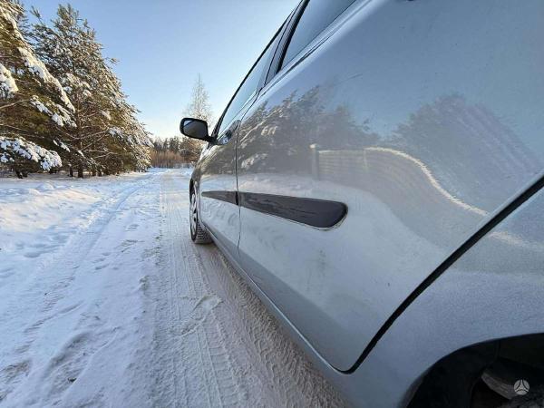 Grey Toyota Yaris 2007 in Vilnius, with an engine capacity of 1.30 L and mileage of 210 thousand km for 1900 €, photo 10 on AUTOMOTO.COM.LV