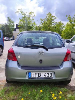 Grey Toyota Yaris 2007 in Vilnius, with an engine capacity of 1.00 L and mileage of 207 thousand km for 1400 €, photo 2 on AUTOMOTO.COM.LV