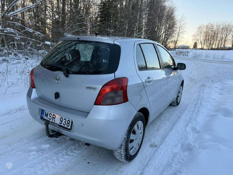 Grey Toyota Yaris 2007 in Vilnius, with an engine capacity of 1.38 L and mileage of 190 thousand km for 2700 €, photo 6 on AUTOMOTO.COM.LV
