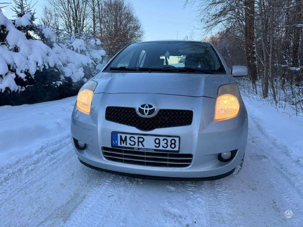 Pelēks Toyota Yaris 2007 Viļņa, ar dzinēja tilpumu 1.38 L un nobraukumu 190 tūkst. km par 2950 €, foto 2 vietnē AUTOMOTO.COM.LV