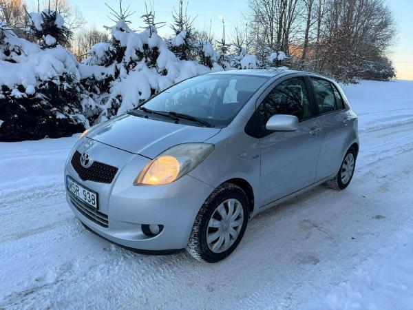 Pelēks Toyota Yaris 2007 Viļņa, ar dzinēja tilpumu 1.38 L un nobraukumu 190 tūkst. km par 2950 €, foto 5 vietnē AUTOMOTO.COM.LV