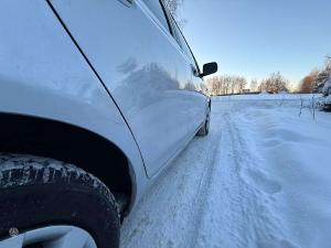 Grey Toyota Yaris 2007 in Vilnius, with an engine capacity of 1.38 L and mileage of 190 thousand km for 2950 €, photo 9 on AUTOMOTO.COM.LV