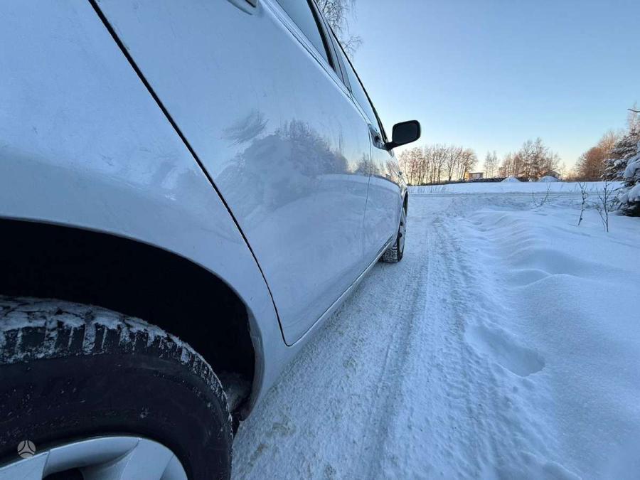 Grey Toyota Yaris 2007 in Vilnius, with an engine capacity of 1.38 L and mileage of 190 thousand km for 2950 €, photo 9 on AUTOMOTO.COM.LV