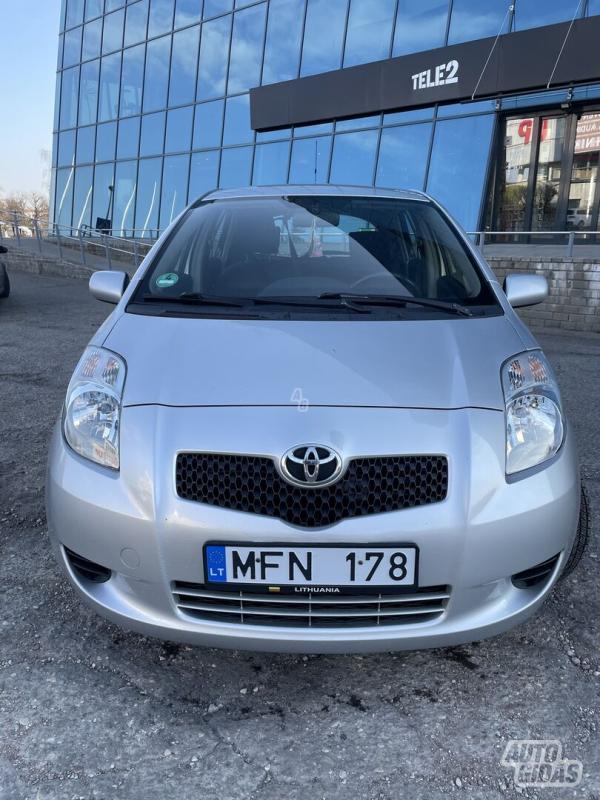Pelēks Toyota Yaris 2007 Alīta, ar dzinēja tilpumu 1.40 L un nobraukumu 280 tūkst. km par 1800 €, foto 2 vietnē AUTOMOTO.COM.LV