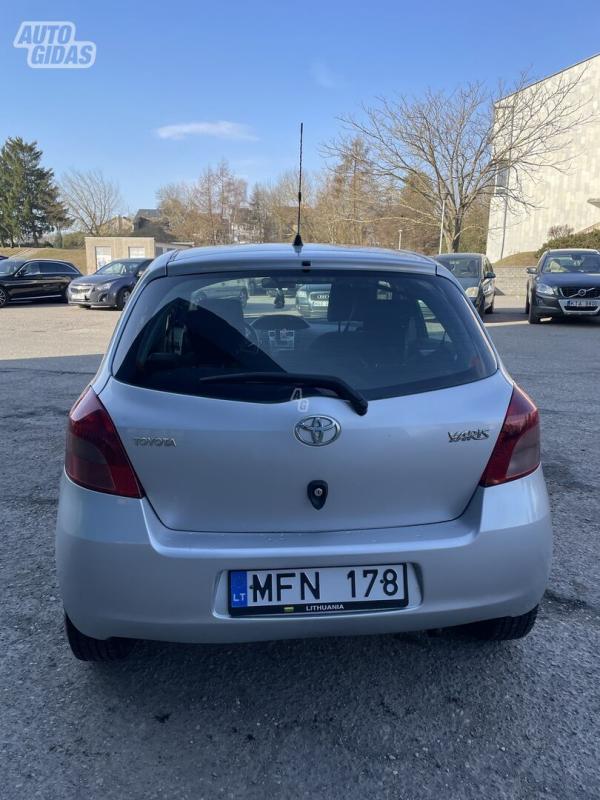 Pelēks Toyota Yaris 2007 Alīta, ar dzinēja tilpumu 1.40 L un nobraukumu 280 tūkst. km par 1800 €, foto 6 vietnē AUTOMOTO.COM.LV